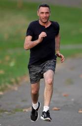 Incredible transformation of psoriasis-stricken runner who can finally ...